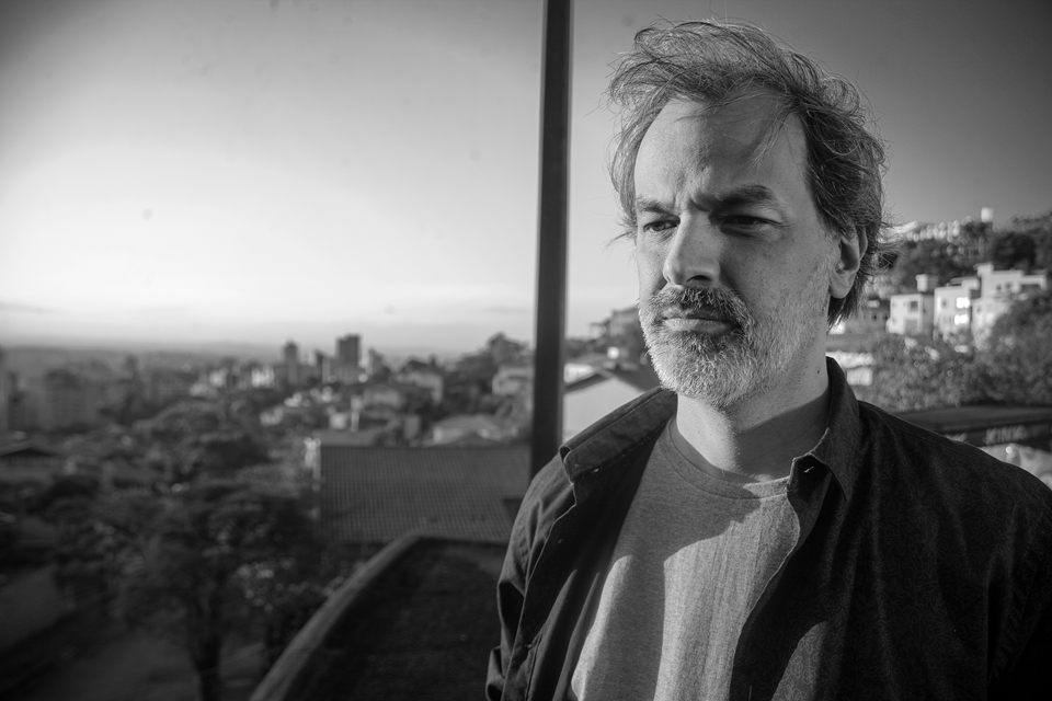 Pablo Castro mira o sistema em novo álbum | Célula POP